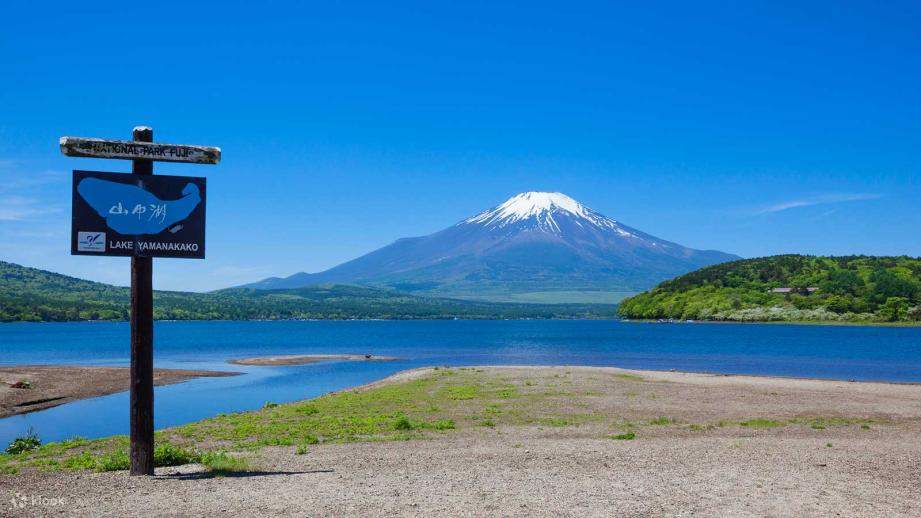 Mount Fuji, Kawaguchiko, Arakurayama Sengen Park, Nikawa Clock Shop ...